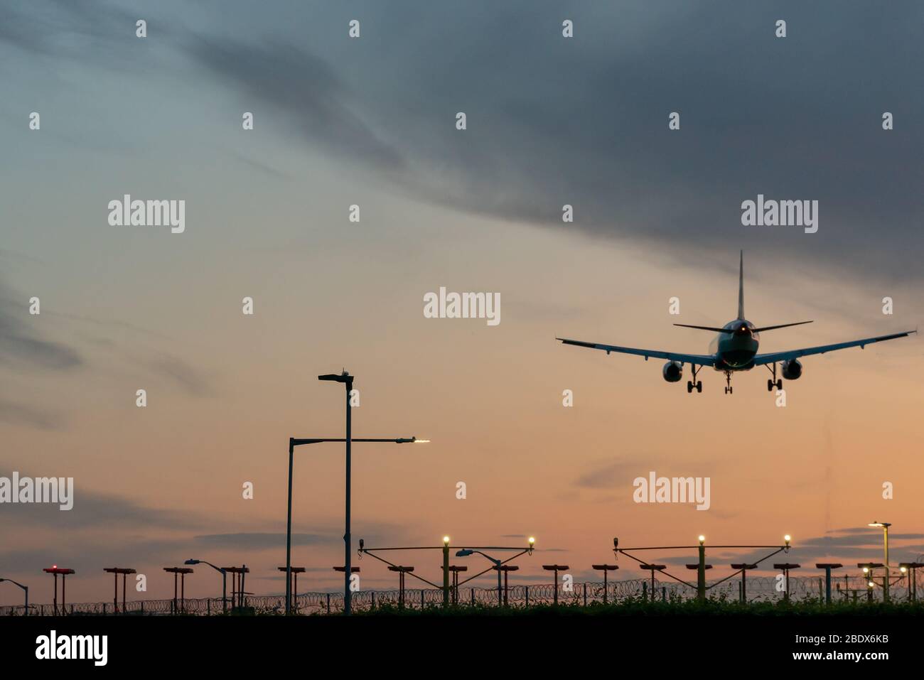 Aircraft take off front sunset hi-res stock photography and images - Alamy