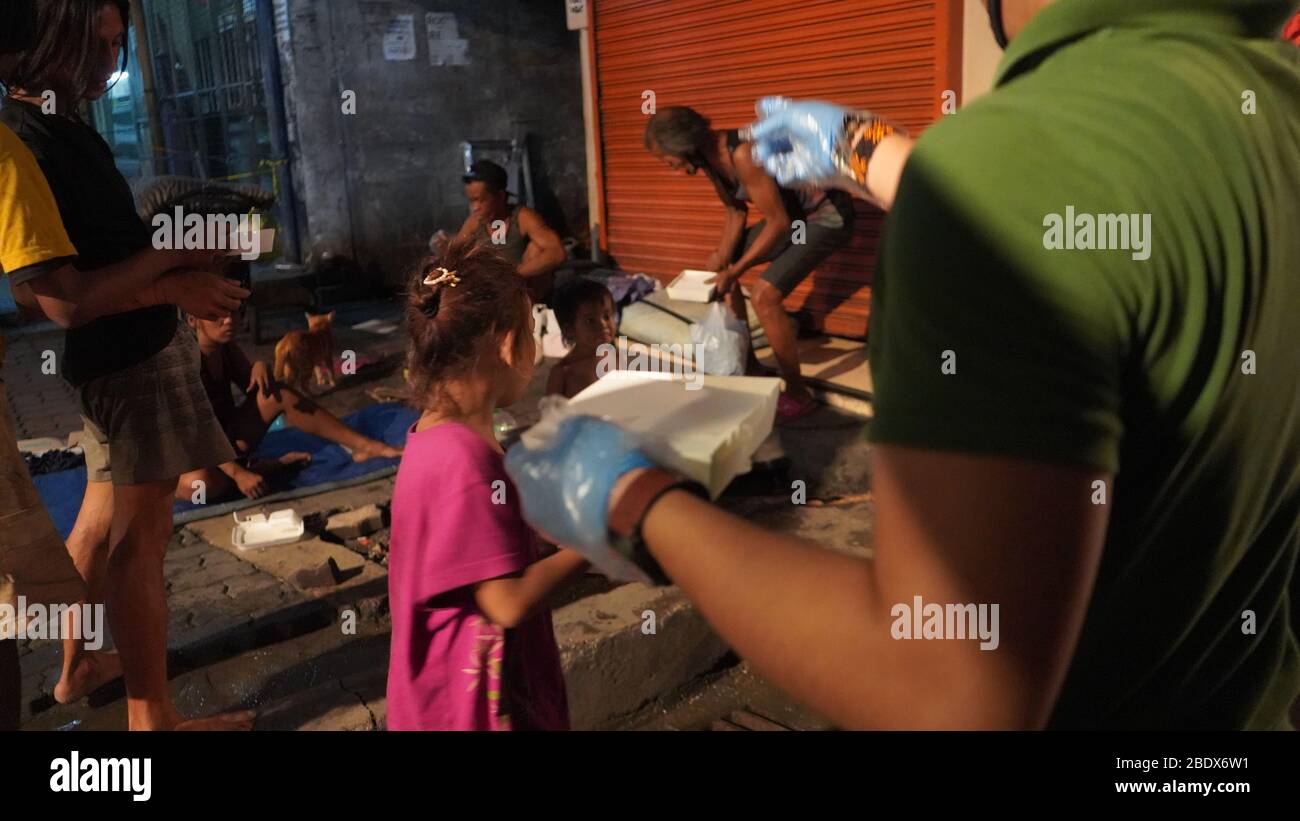 Pasay City, Philippines. 09th Apr, 2020. Homeless people in the streets ...