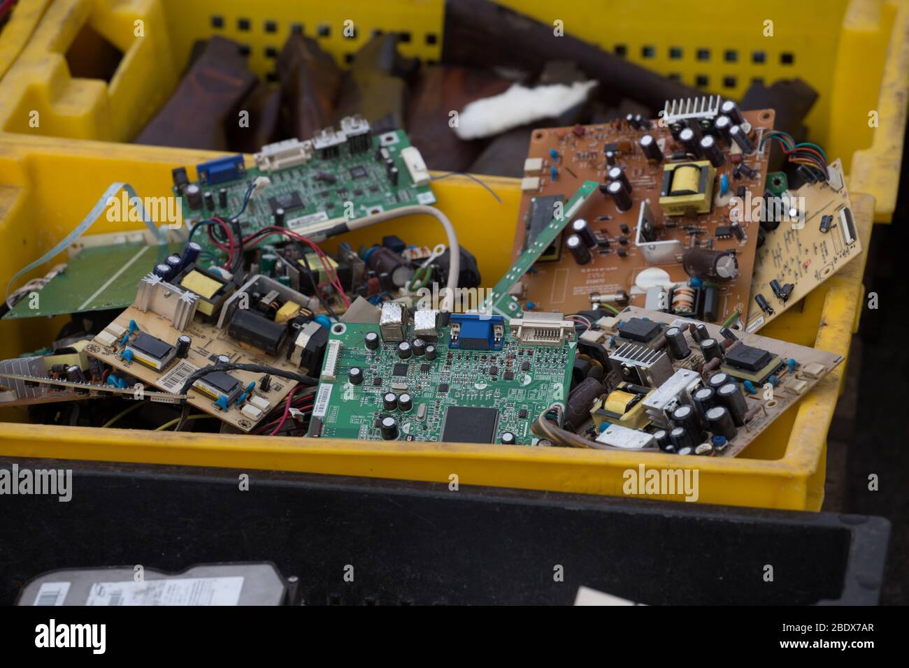 Second hand electronic market hi-res stock photography and images - Alamy