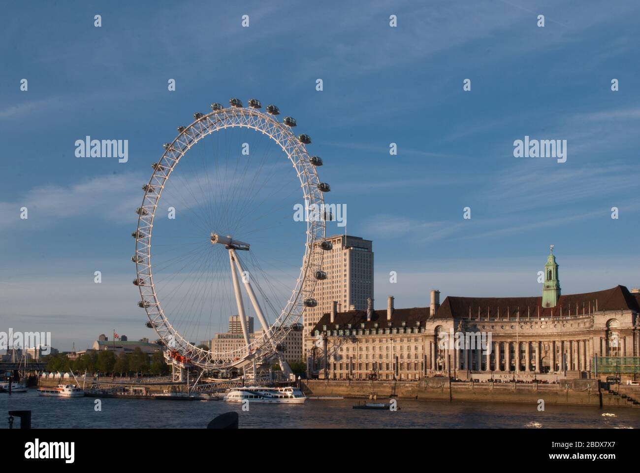 Rotating Ferris Wheel London Eye (Millenium Wheel), The Queen's Walk ...