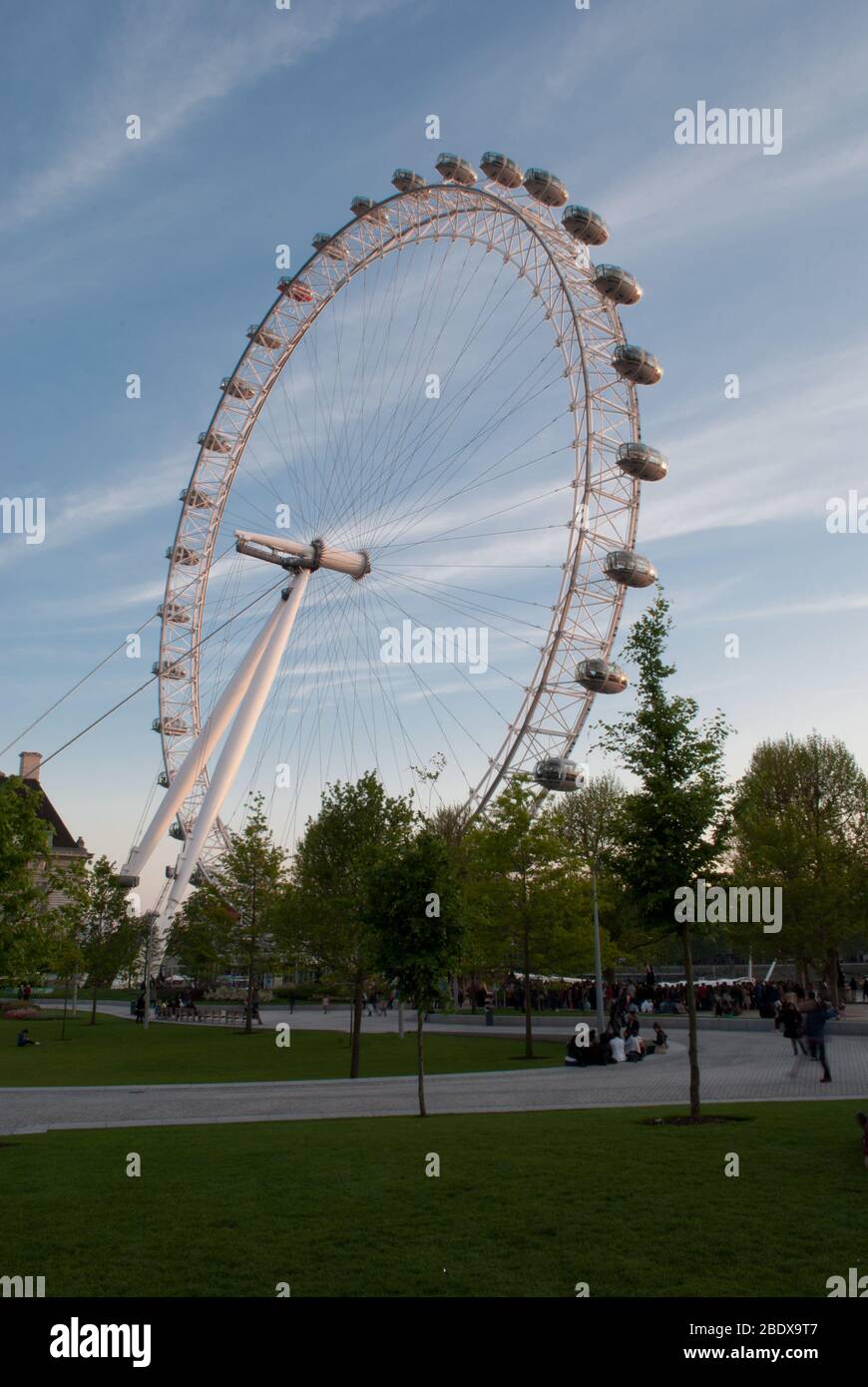 Rotating Ferris Wheel London Eye (Millenium Wheel), The Queen's Walk ...