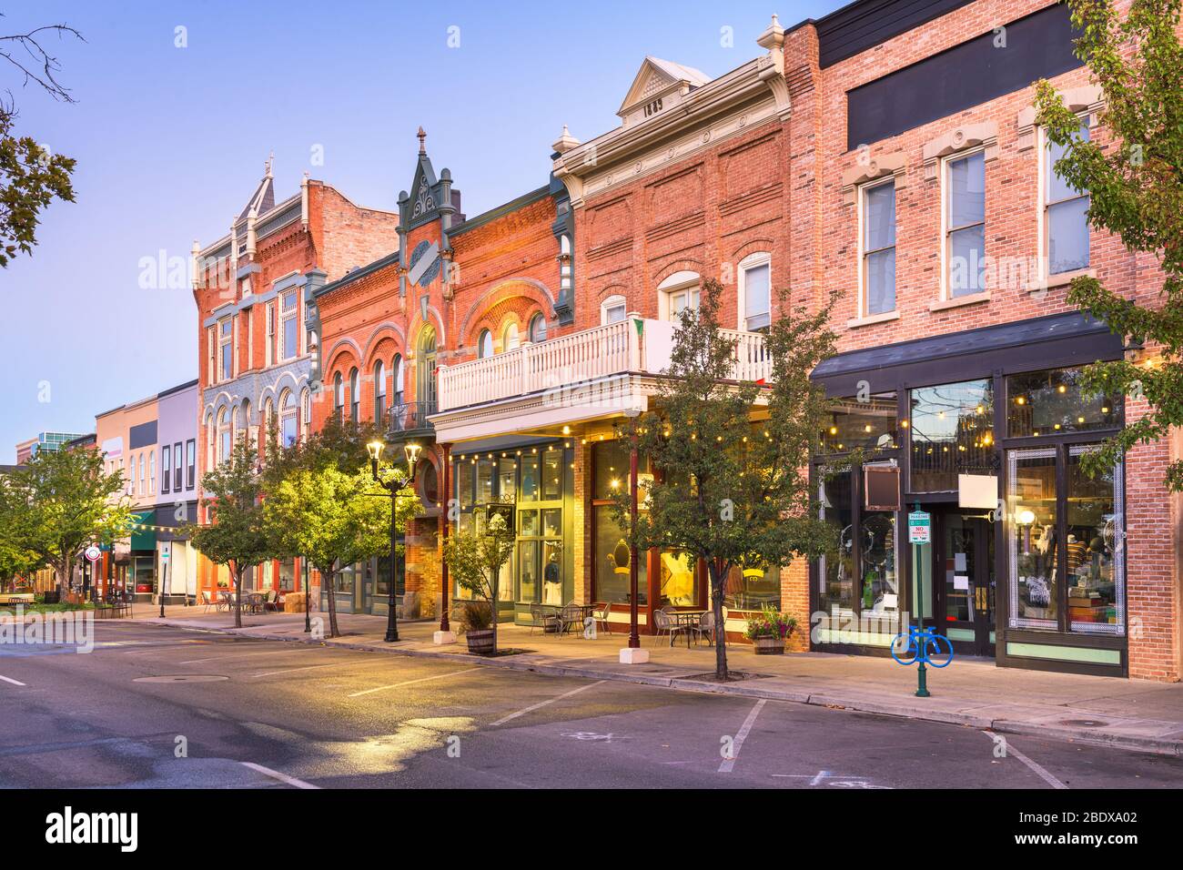 Old town center usa street hi-res stock photography and images - Alamy