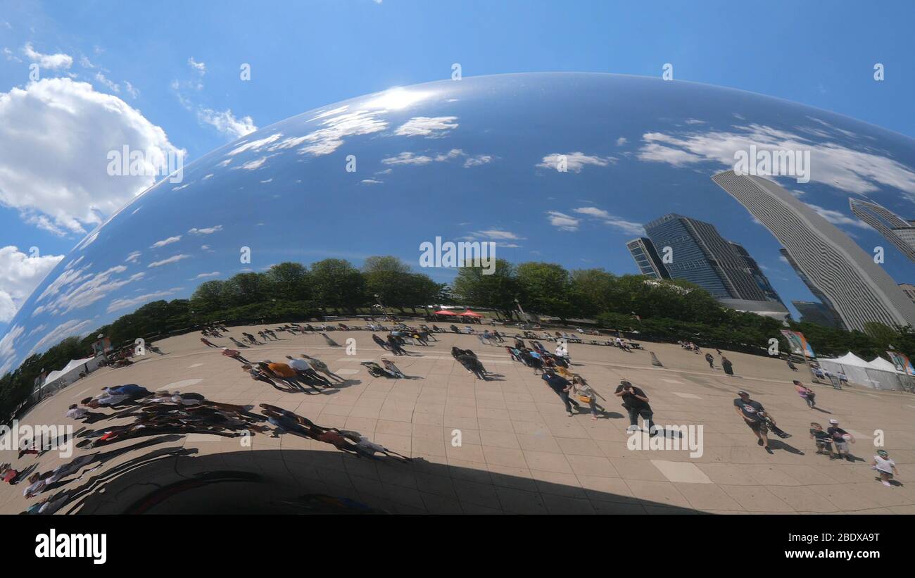 Famous Cloud Gate at Millennium Park in Chicago - CHICAGO, UNITED ...