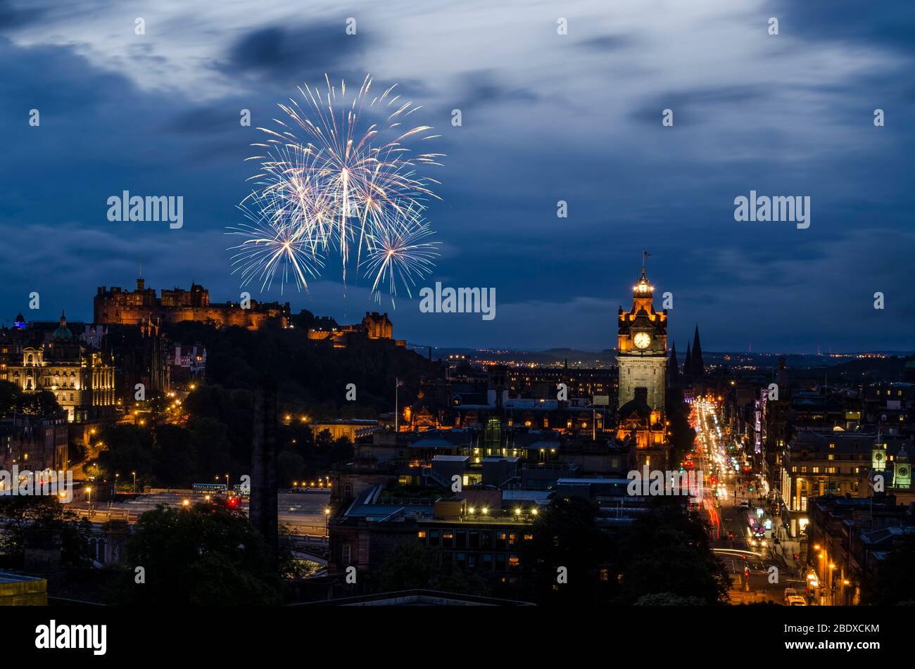 Firework over the edinburgh castle hi-res stock photography and images ...