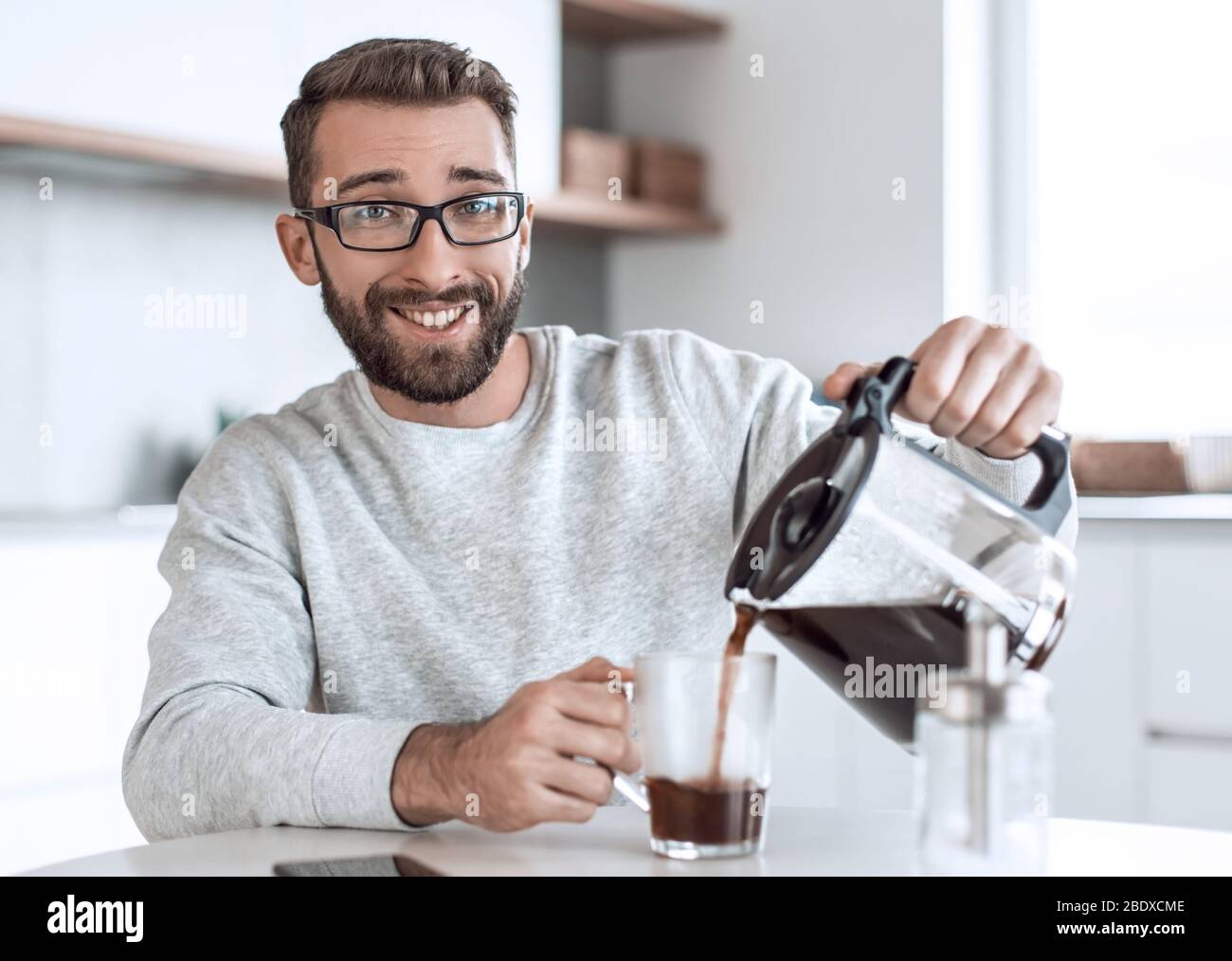 Man pouring himself glass hi-res stock photography and images - Alamy