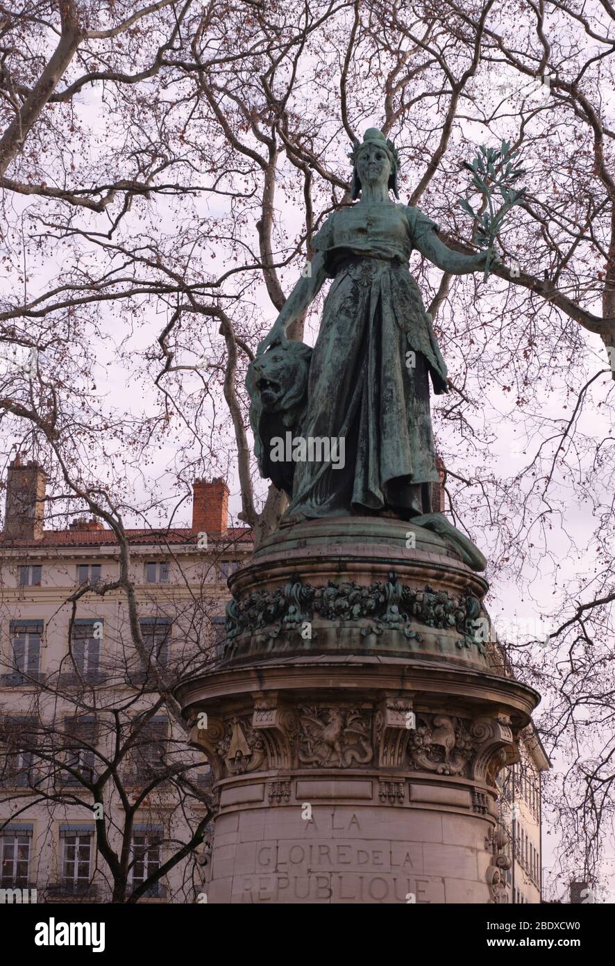 Lyon statue hi-res stock photography and images - Alamy