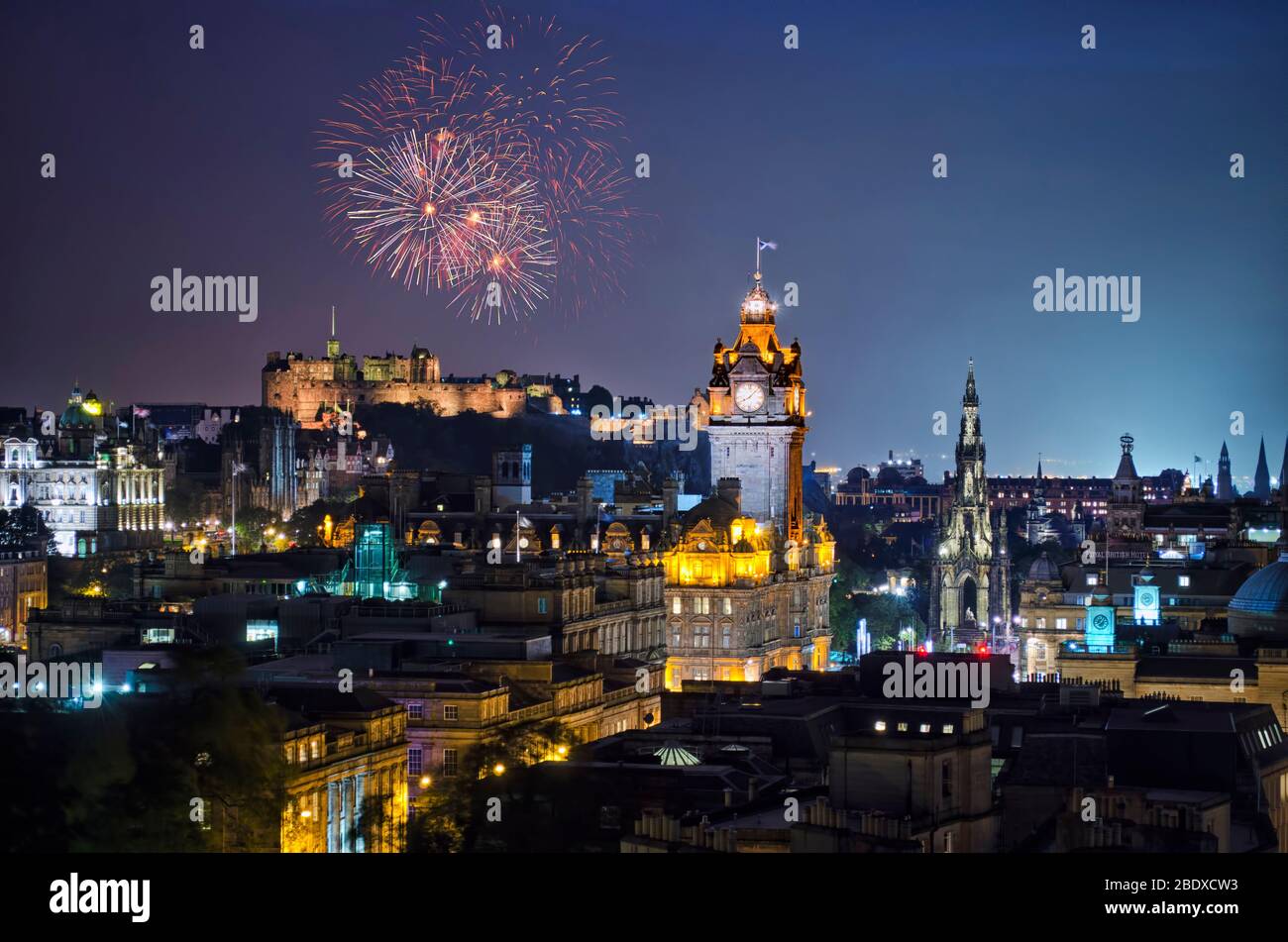 Firework over castle hi-res stock photography and images - Alamy