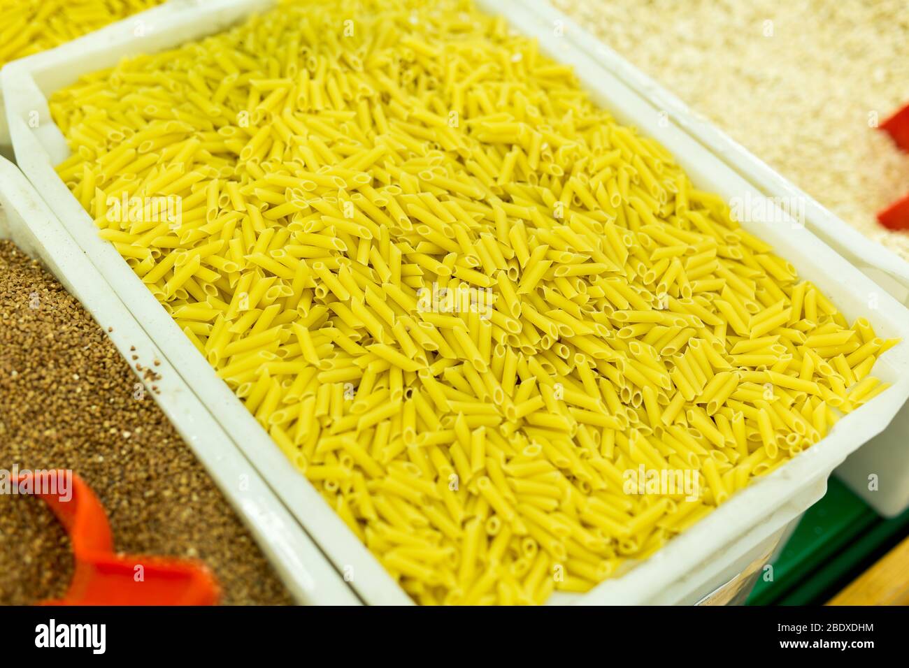 Pasta Spaghetti Supermarket Shelf High Resolution Stock Photography and ...