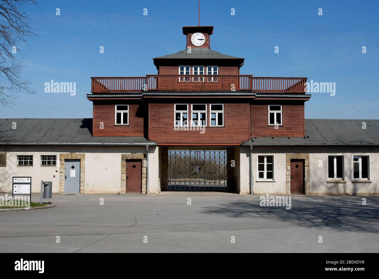Entrance gate buchenwald concentration camp hi-res stock photography ...