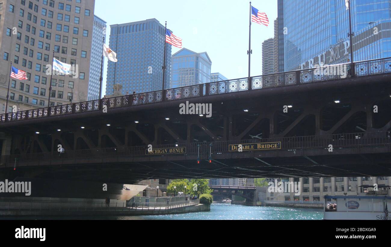 The flag of Chicago waving in the wind - CHICAGO, UNITED STATES - JUNE ...