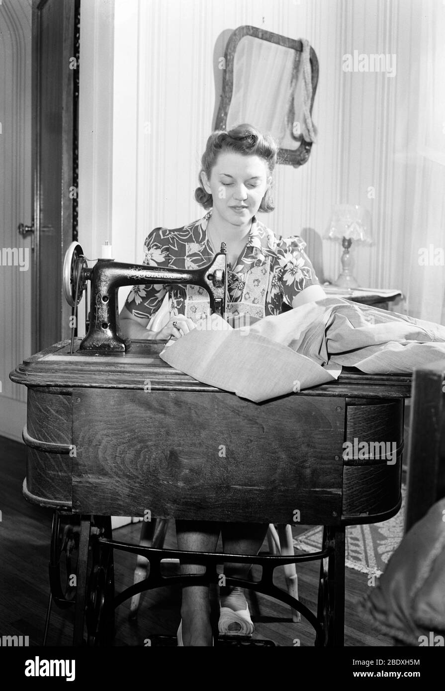 Sewing machine history hi-res stock photography and images - Alamy