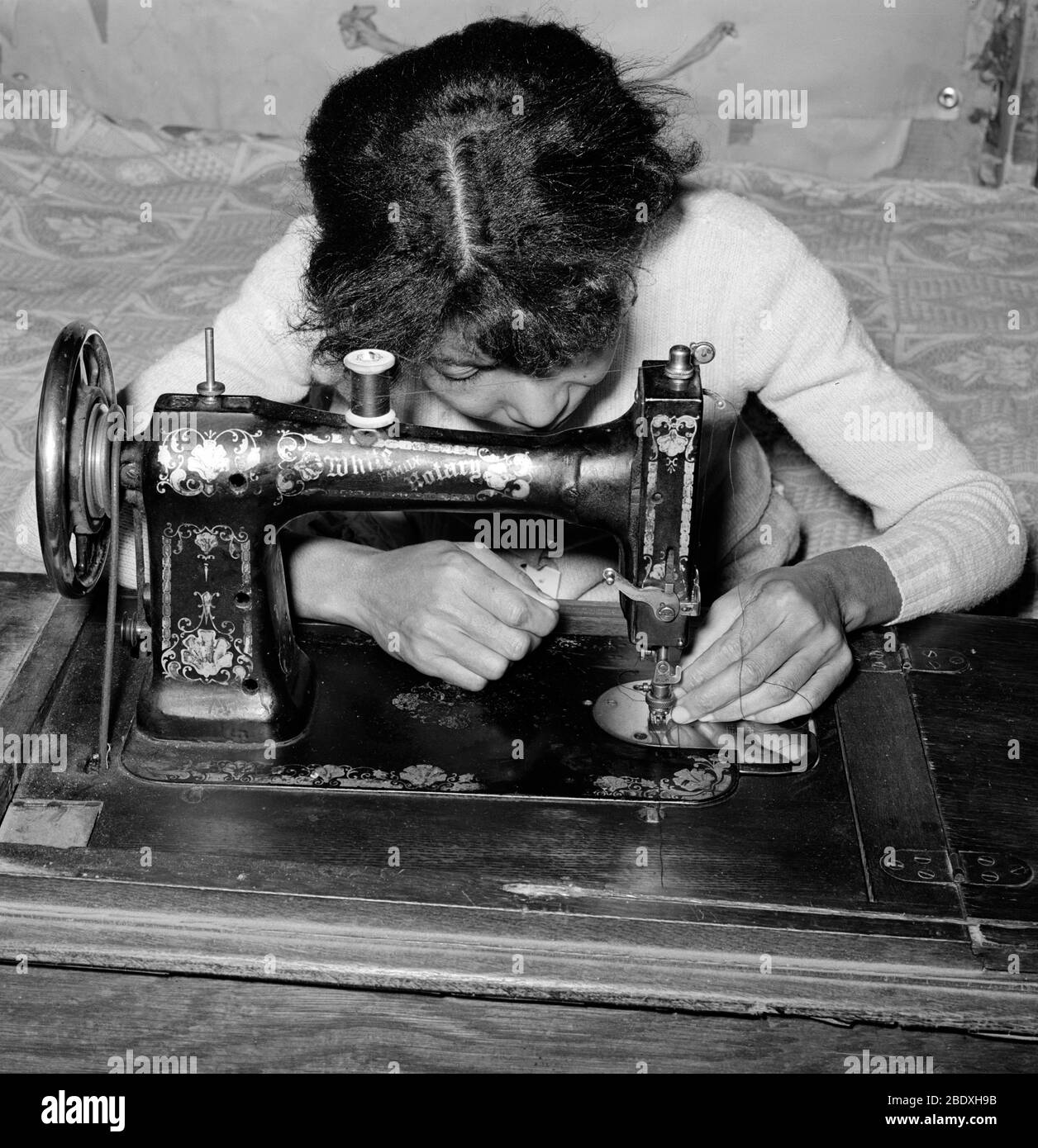Housewife Using Sewing Machine, 1940 Stock Photo - Alamy