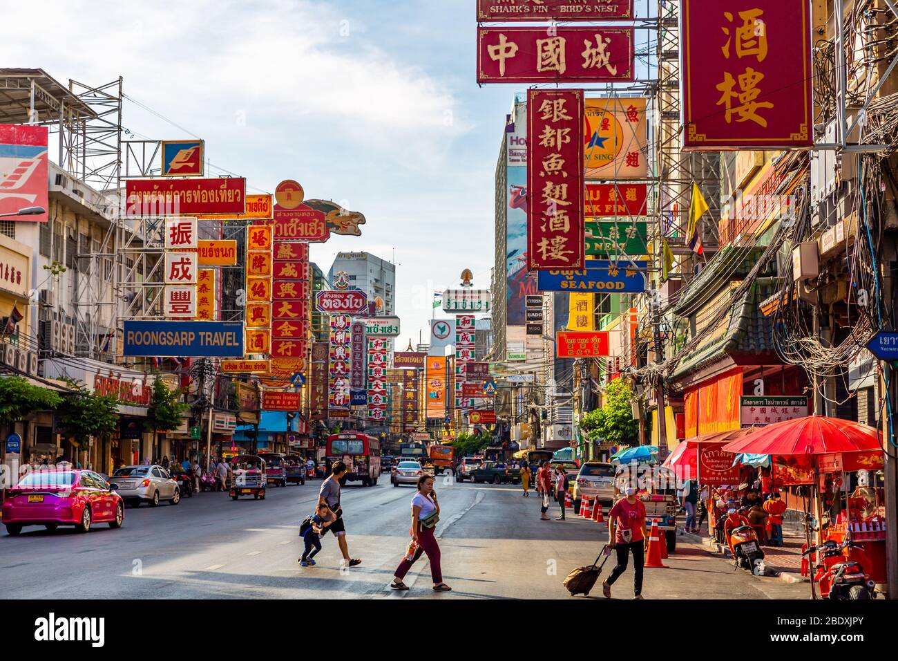 Traditional chinese street market hi-res stock photography and images ...