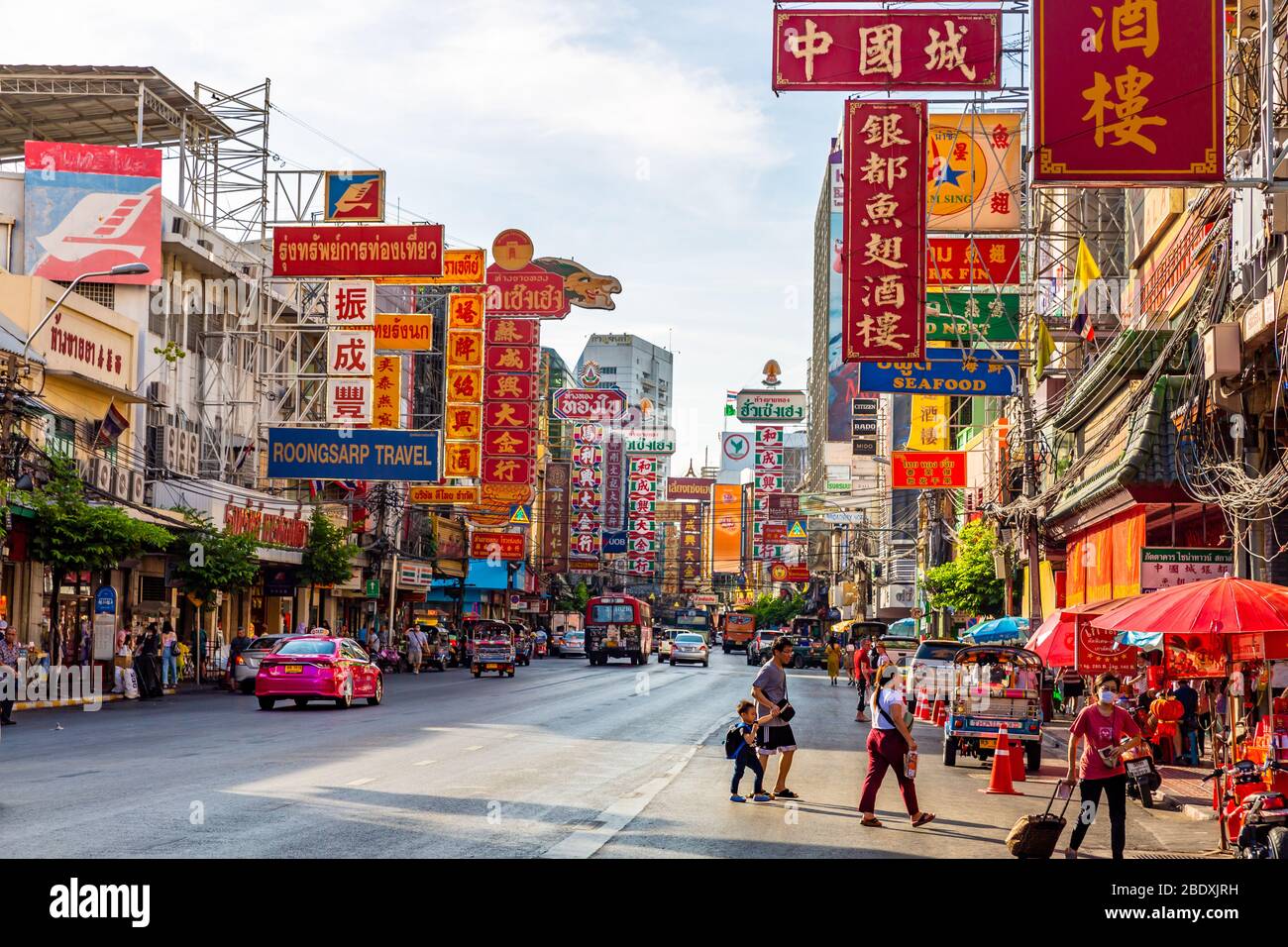 Busy street chinatown market in Bangkok, Thailand Stock Photo - Alamy