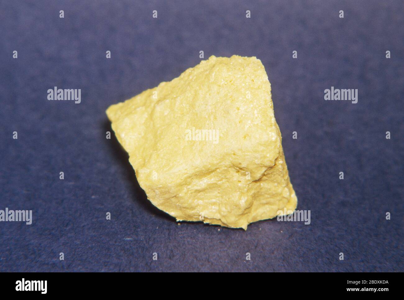 Sulfur element hi-res stock photography and images - Alamy