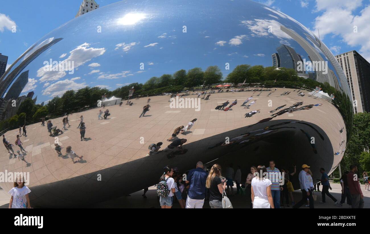 Famous Cloud Gate at Millennium Park in Chicago - CHICAGO, UNITED ...