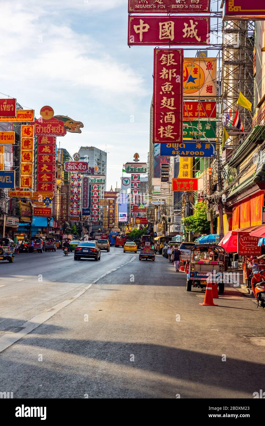 Bangkok chinatown sightseeing hi-res stock photography and images - Alamy