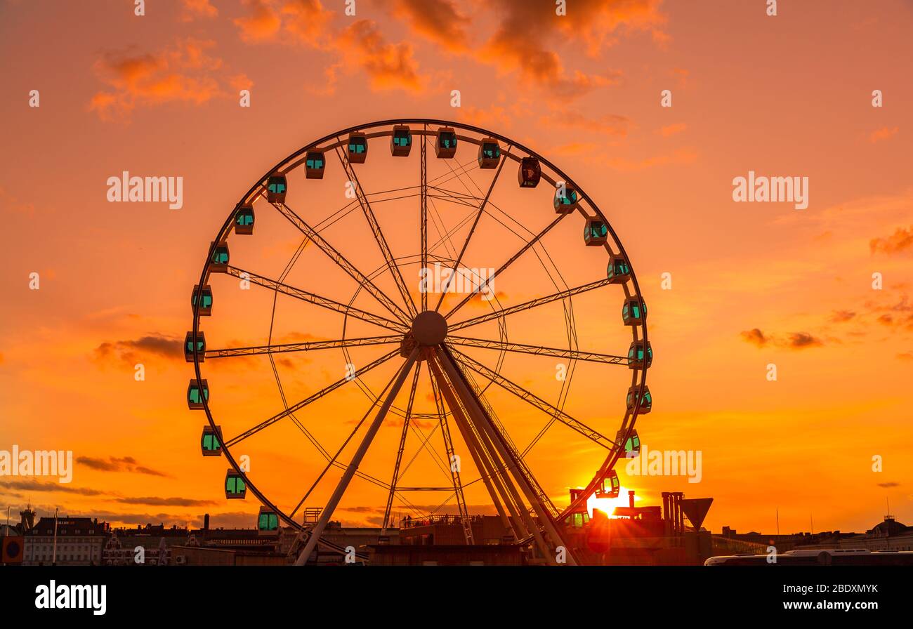 Ferris wheel at sunset hi-res stock photography and images - Alamy