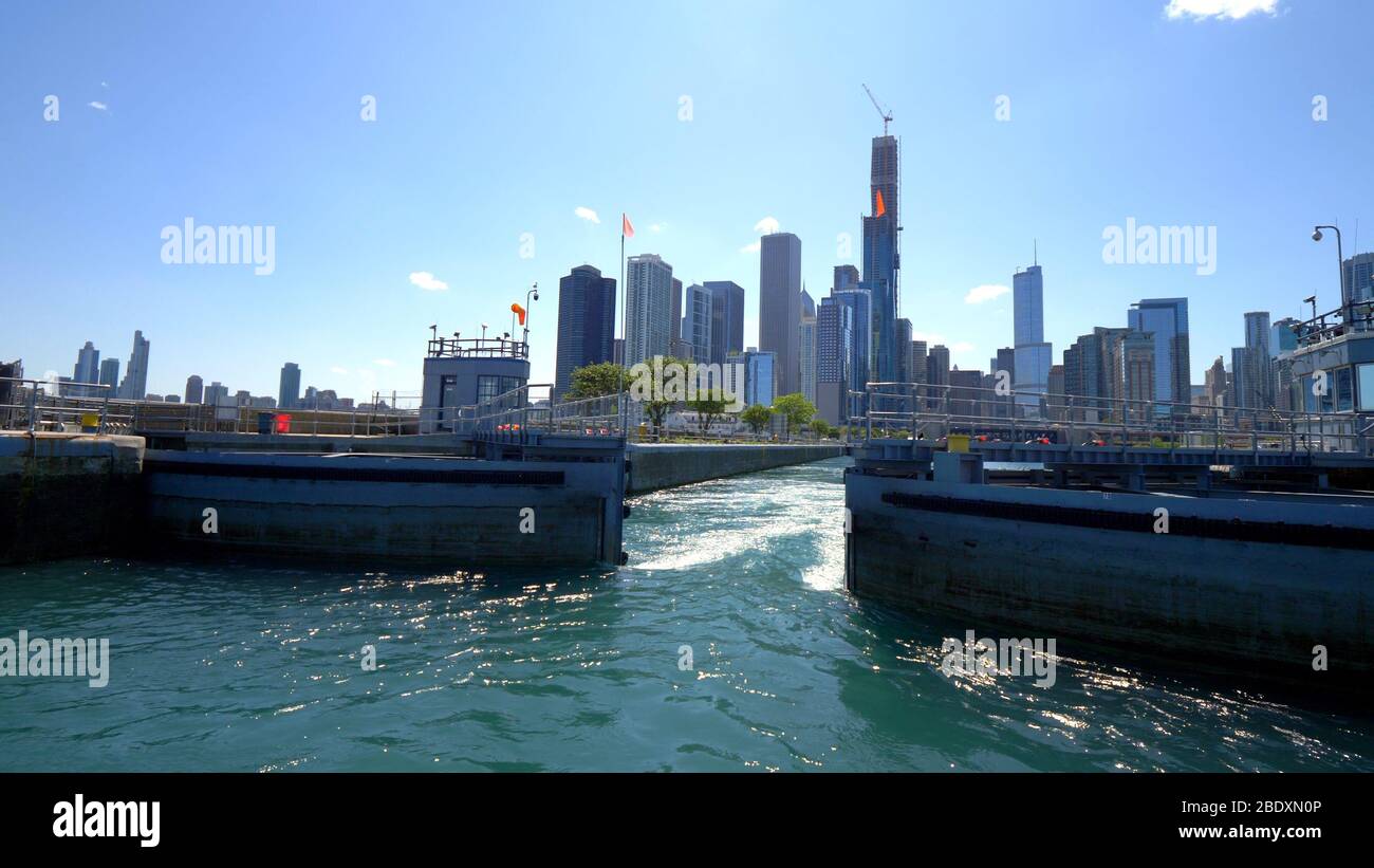 Chicago river lock lake michigan hi-res stock photography and images ...