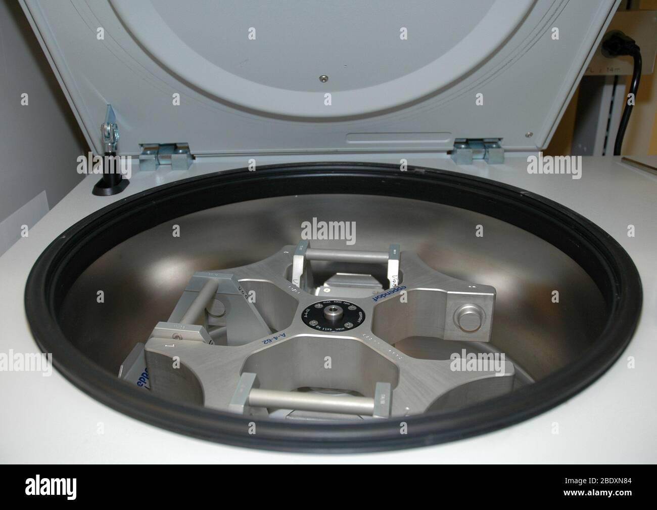 Benchtop centrifuge hi-res stock photography and images - Alamy