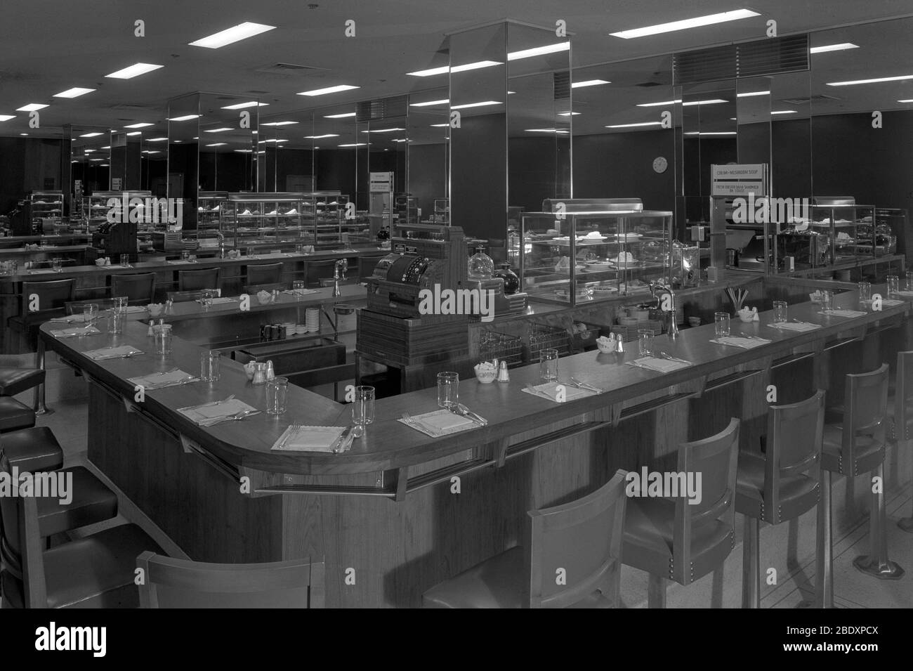NYC, Chrysler Building, Schrafft's, 1953 Stock Photo - Alamy