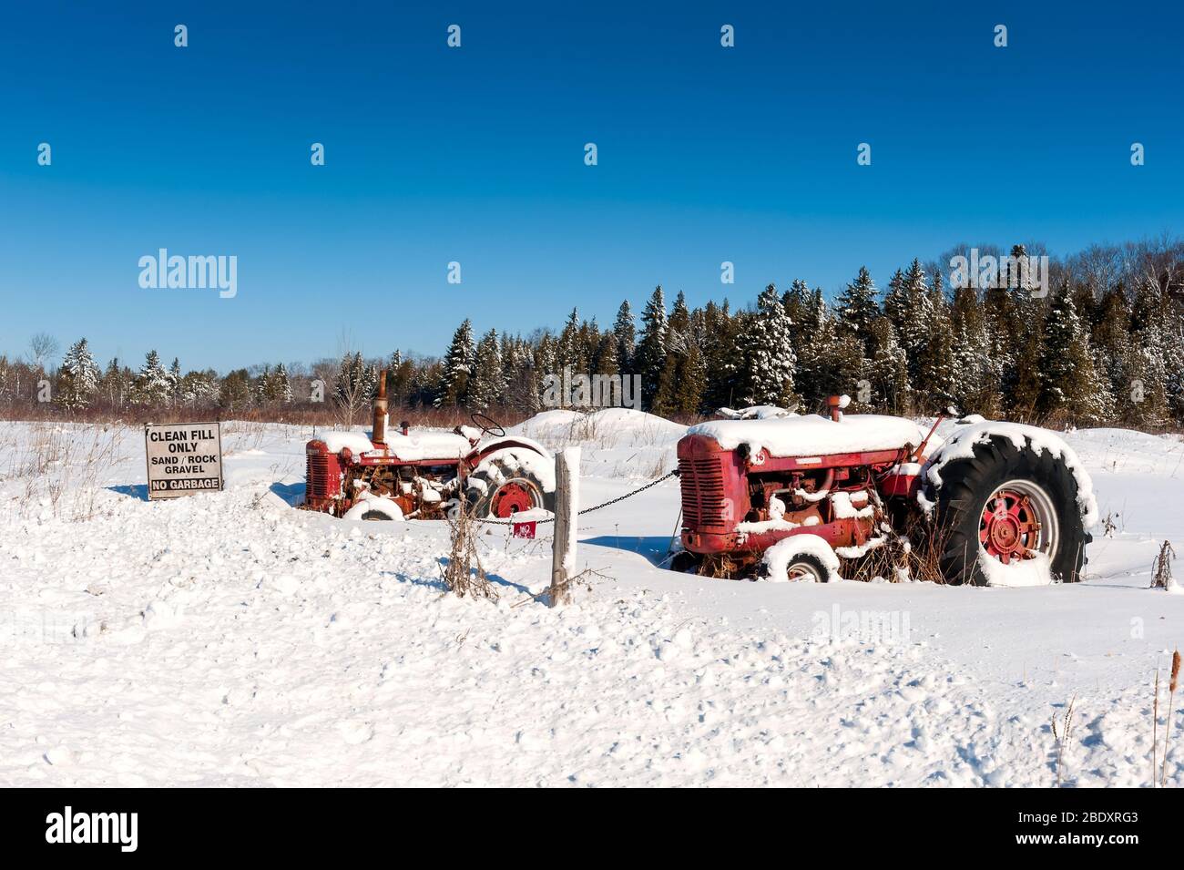 Vintage mccormick tractor hi-res stock photography and images - Alamy