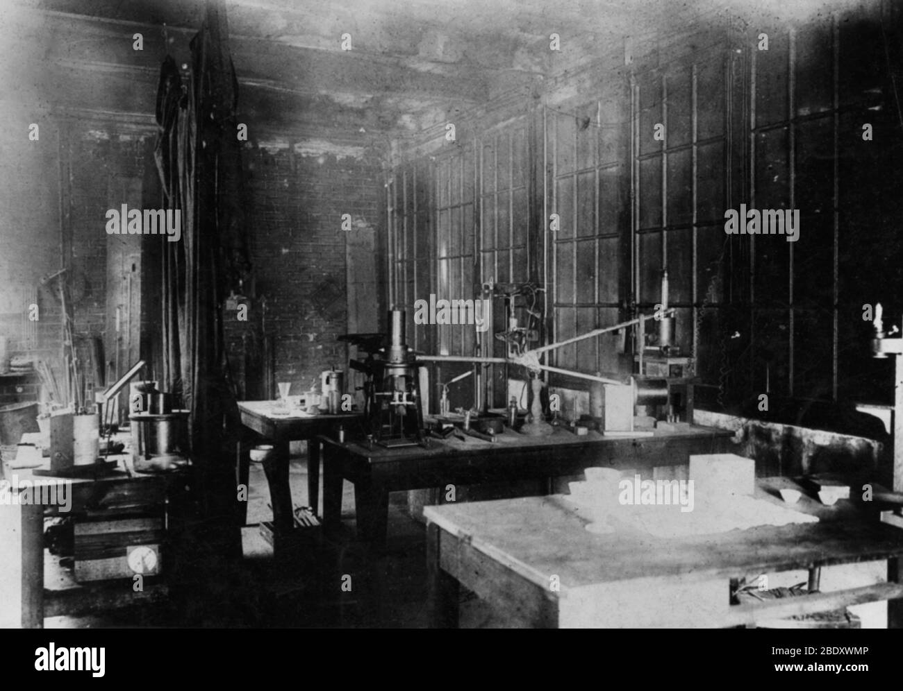 Marie curie lab hi-res stock photography and images - Alamy