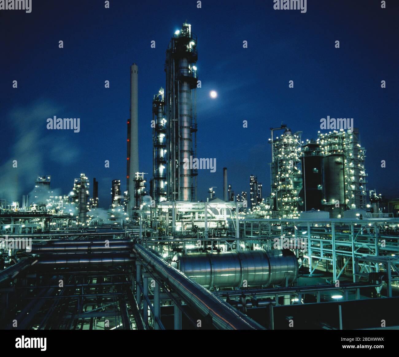 Refinery environment hi-res stock photography and images - Alamy
