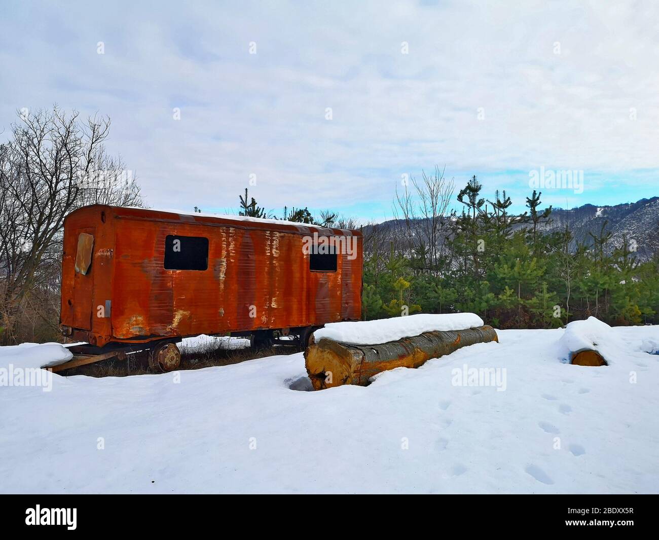 Train cart covered in rust hi-res stock photography and images - Alamy