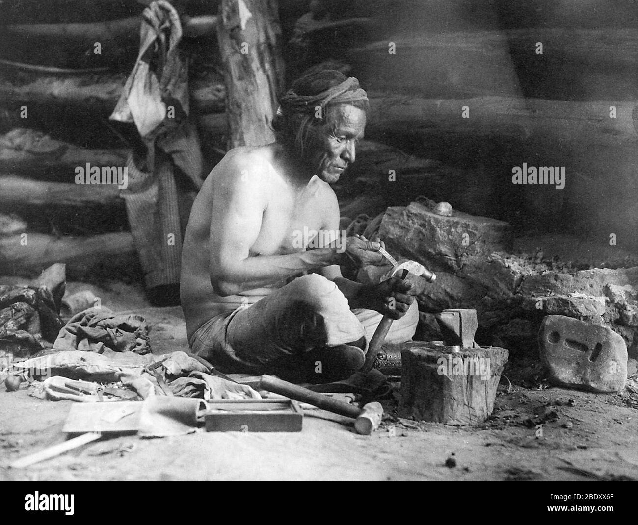 Navajo navajo silversmith Black and White Stock Photos & Images - Alamy