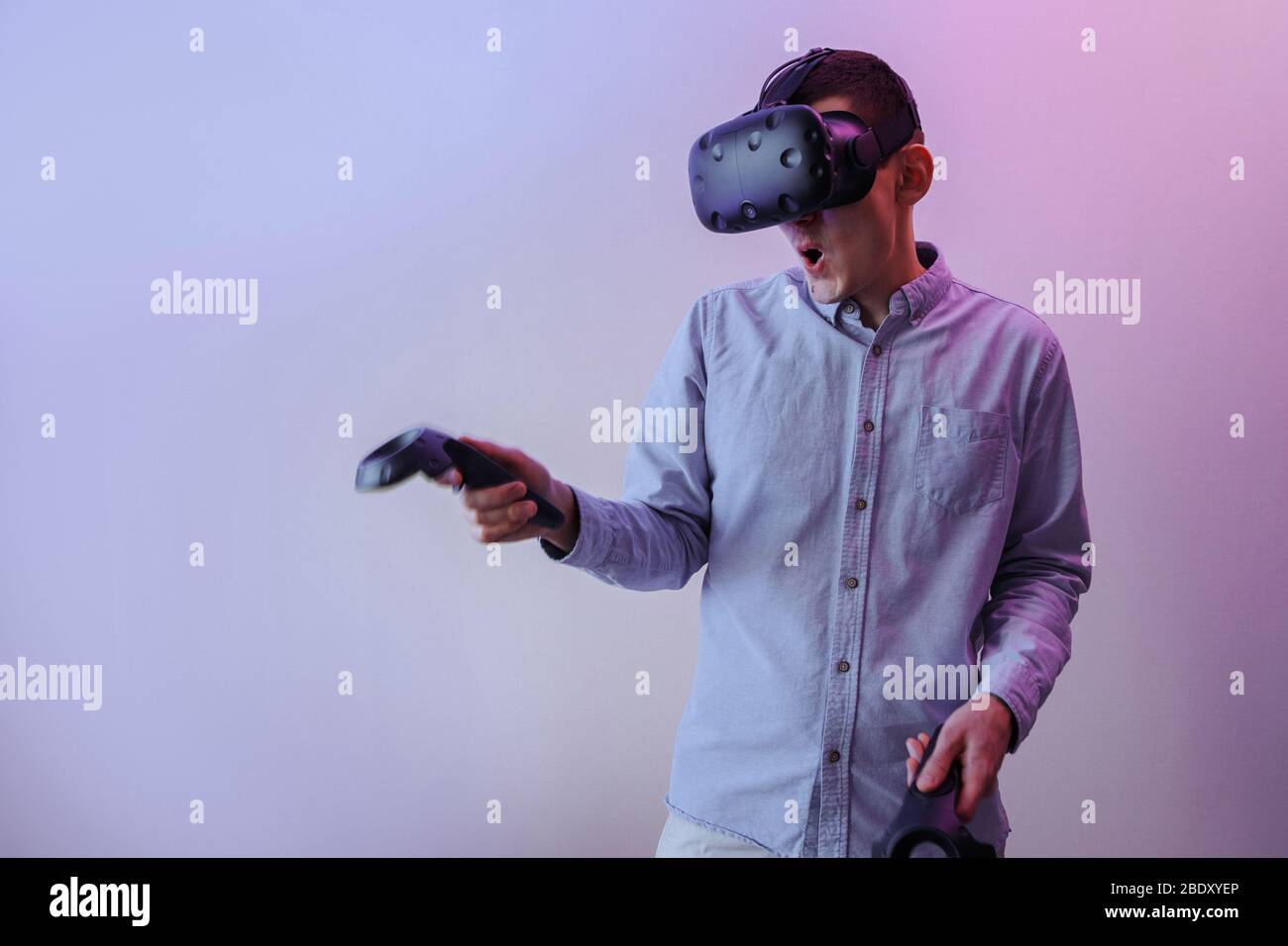 Virtual reality experience amazed hi-res stock photography and images ...