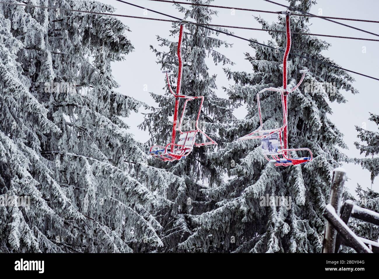 Hanging cable car hi-res stock photography and images - Alamy