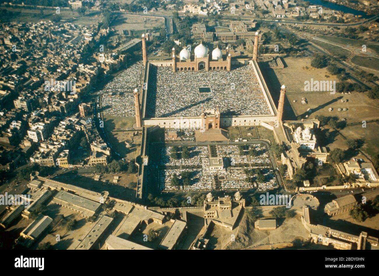 Prayer mosque pakistan hi-res stock photography and images - Alamy
