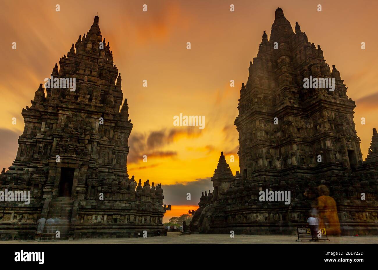 Hindu temple at sunset hi-res stock photography and images - Alamy