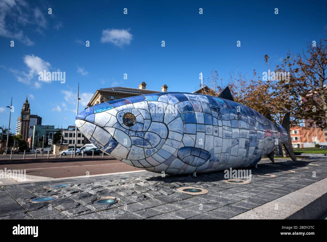 Statue in belfast hi-res stock photography and images - Alamy