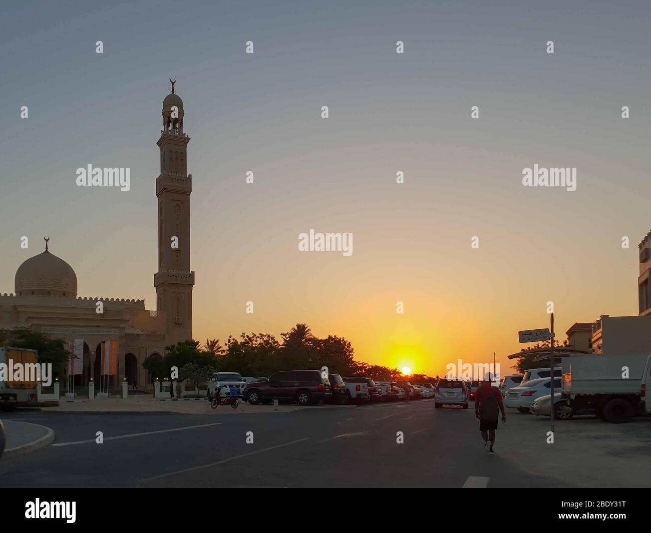 Mosque along road view hi-res stock photography and images - Alamy