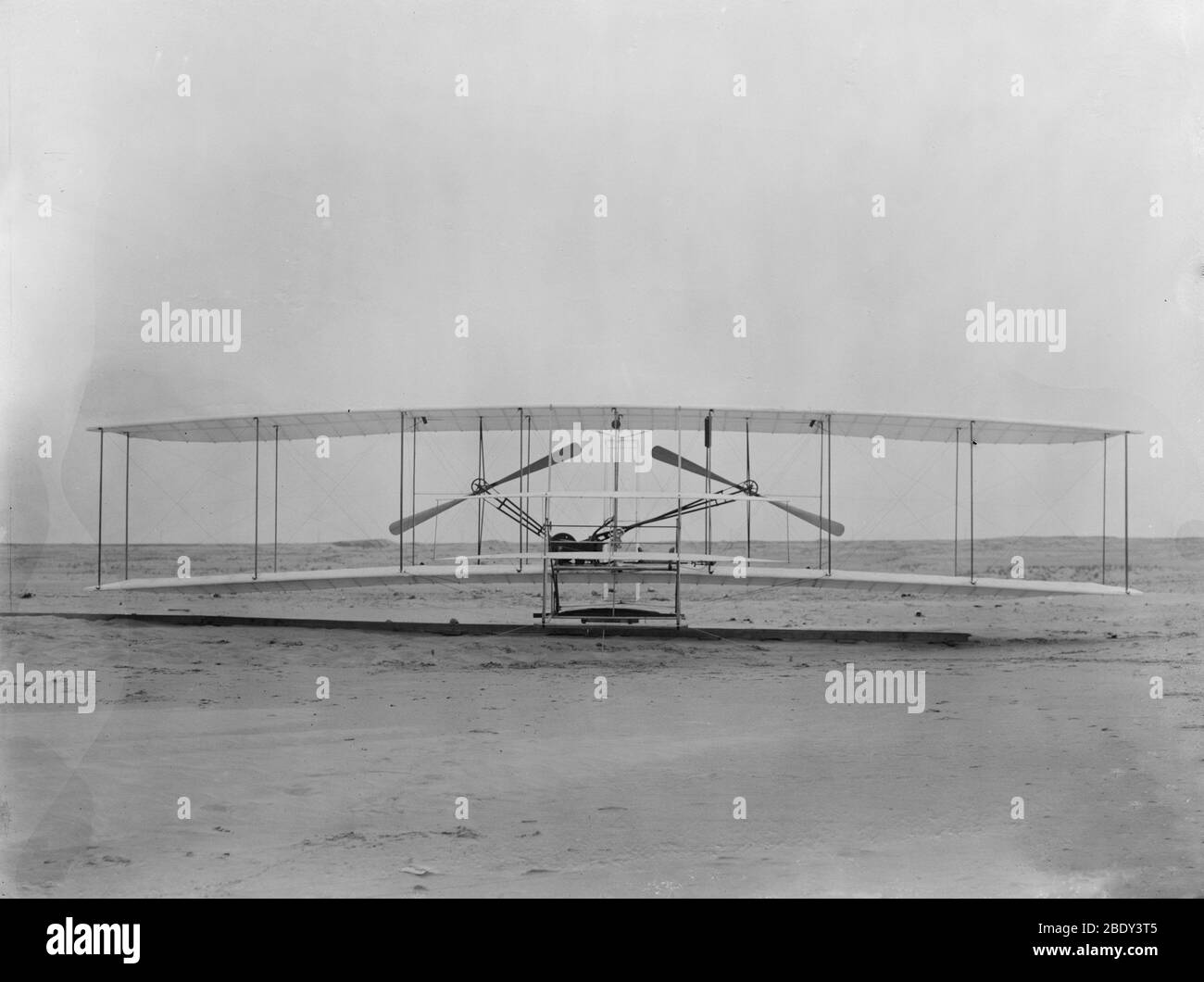 Wright first flight 1903 Black and White Stock Photos & Images - Alamy