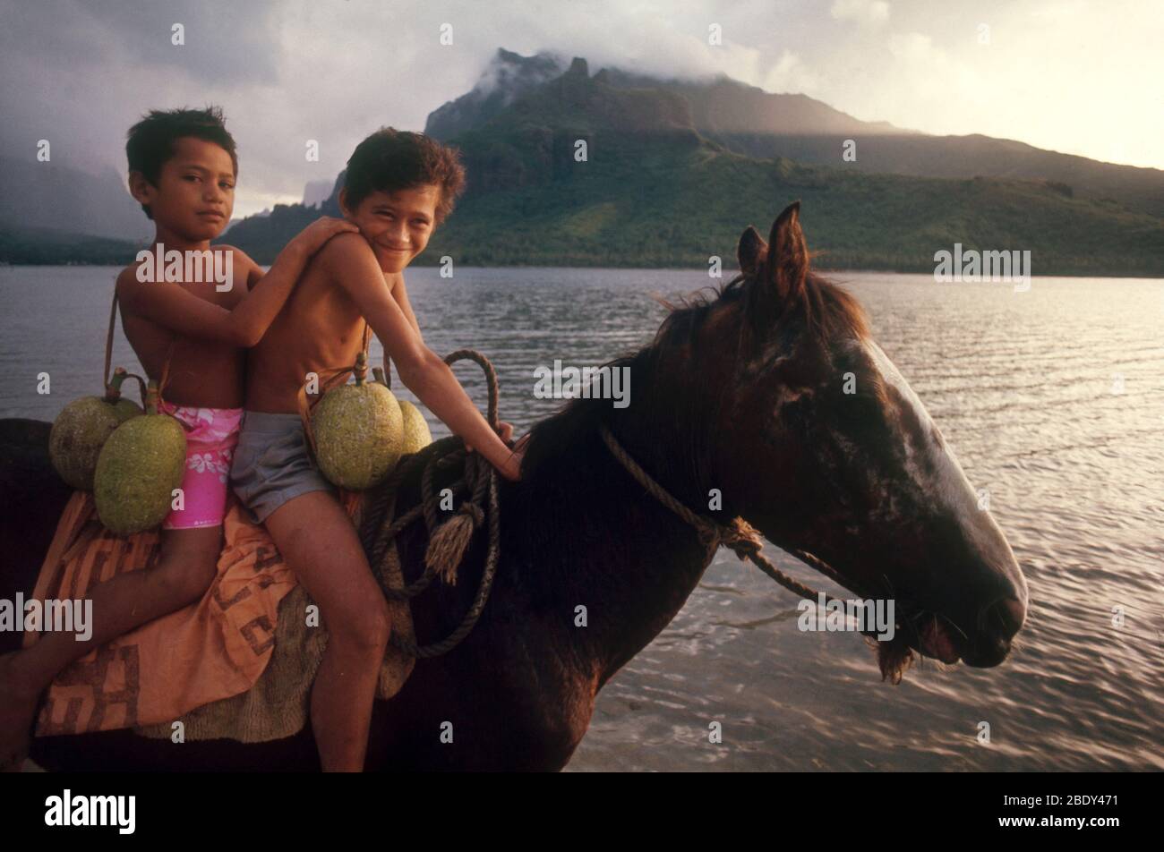 Polynesian children hi-res stock photography and images - Alamy