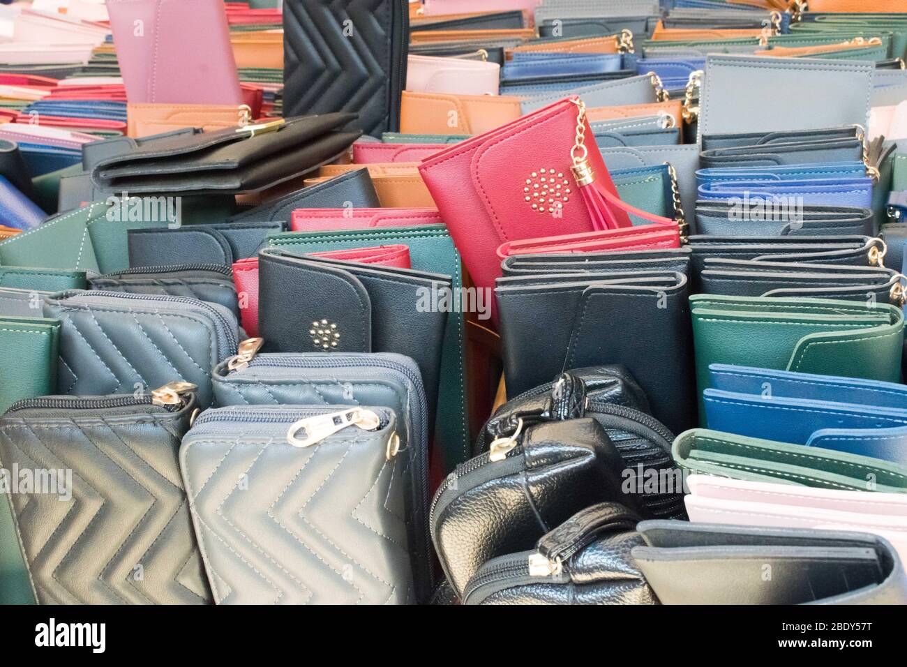 Paper wallets hi-res stock photography and images - Alamy