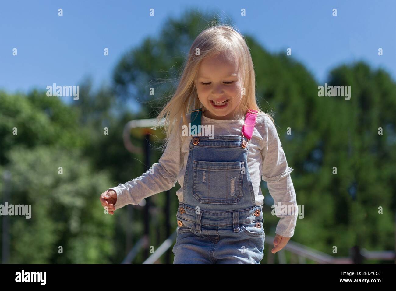 Pretty 4 year old girl hi-res stock photography and images - Alamy