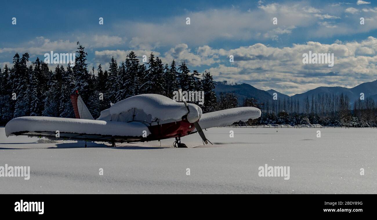 Airplane grounded by snow storm Stock Photo - Alamy