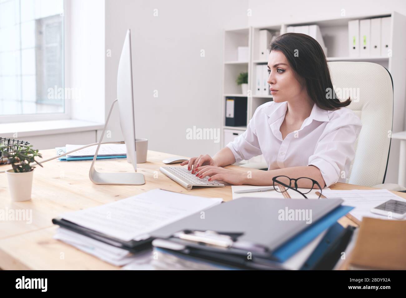 Desk papers stacks hi-res stock photography and images - Alamy