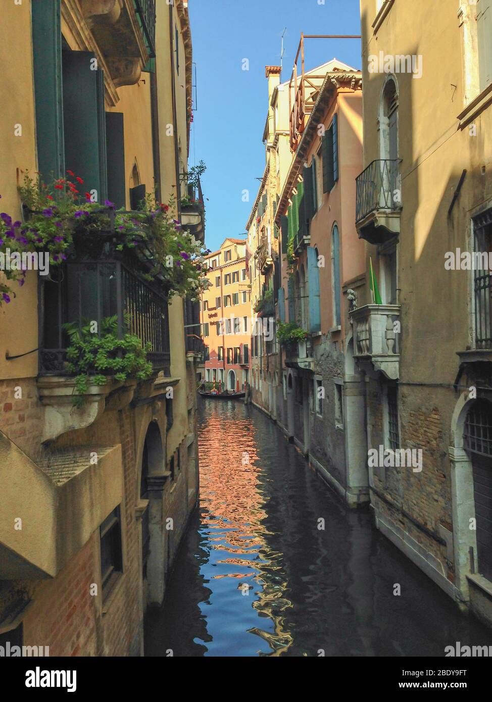 People in gondola hi-res stock photography and images - Alamy