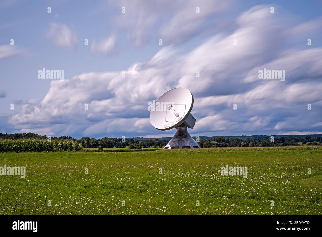 Parabolic antenna hi-res stock photography and images - Alamy