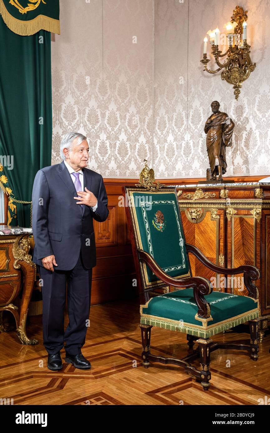 Poses in mexico city hi-res stock photography and images - Alamy