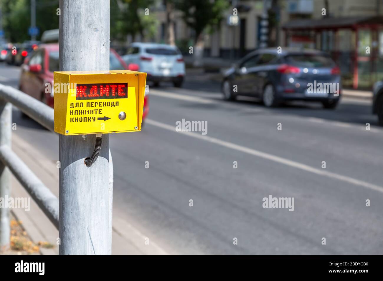 Pedestrian wait signal hi-res stock photography and images - Alamy