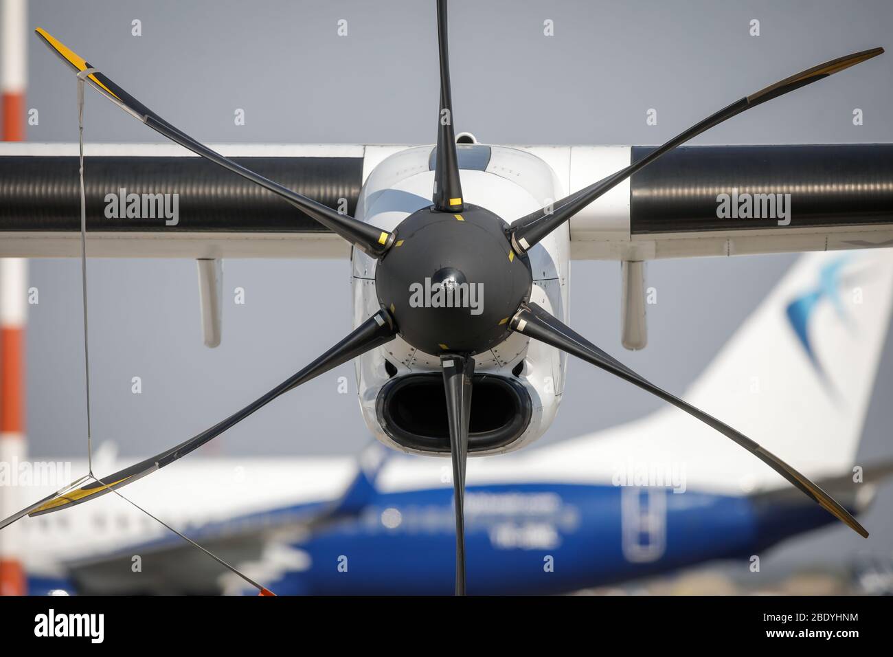Aircraft construction and engine hi-res stock photography and images ...