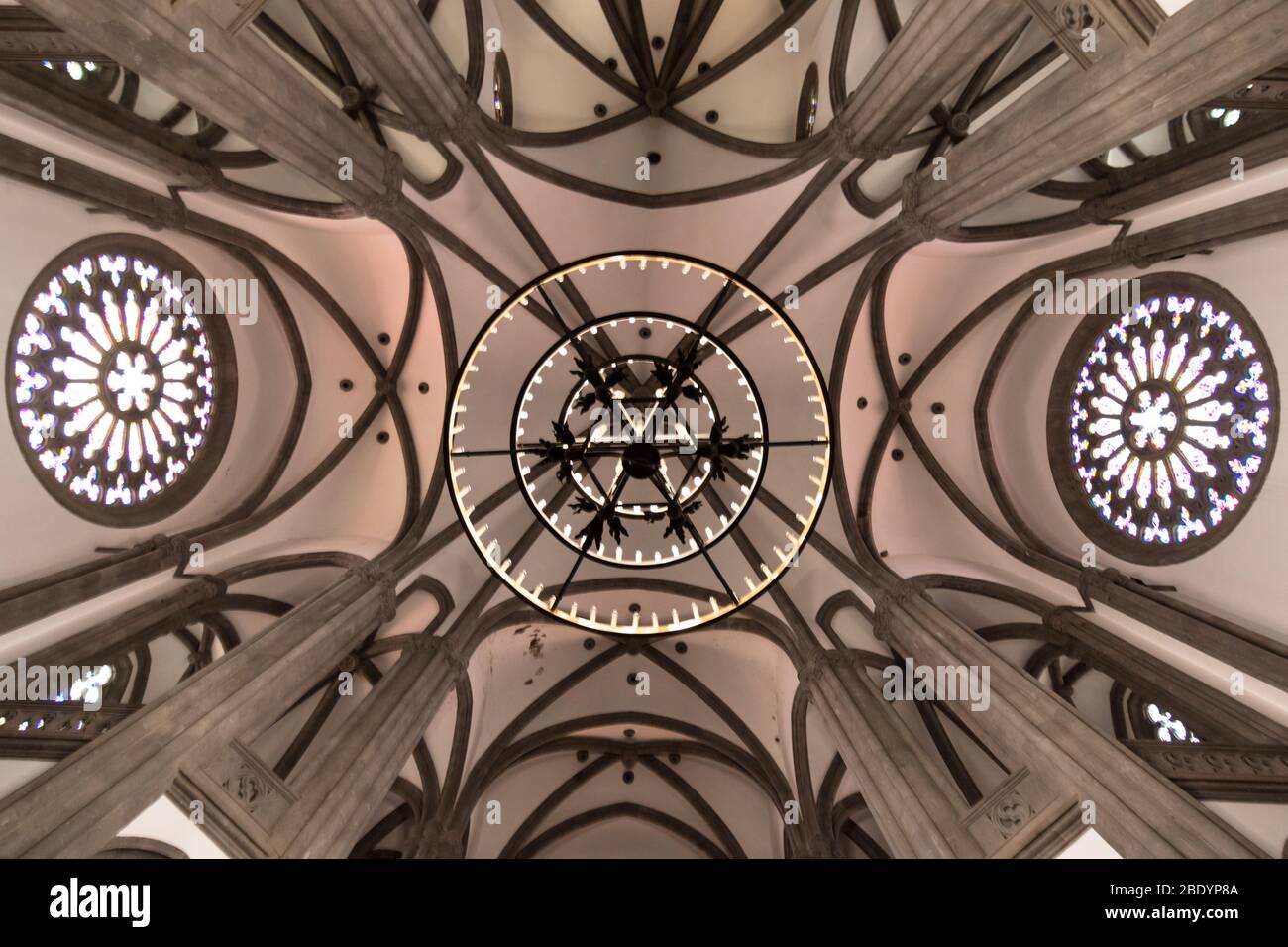 Rosette rose stained glass window hi-res stock photography and images ...