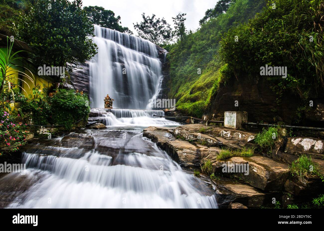Sri lanka tea nuwara eliya waterfall hi-res stock photography and ...