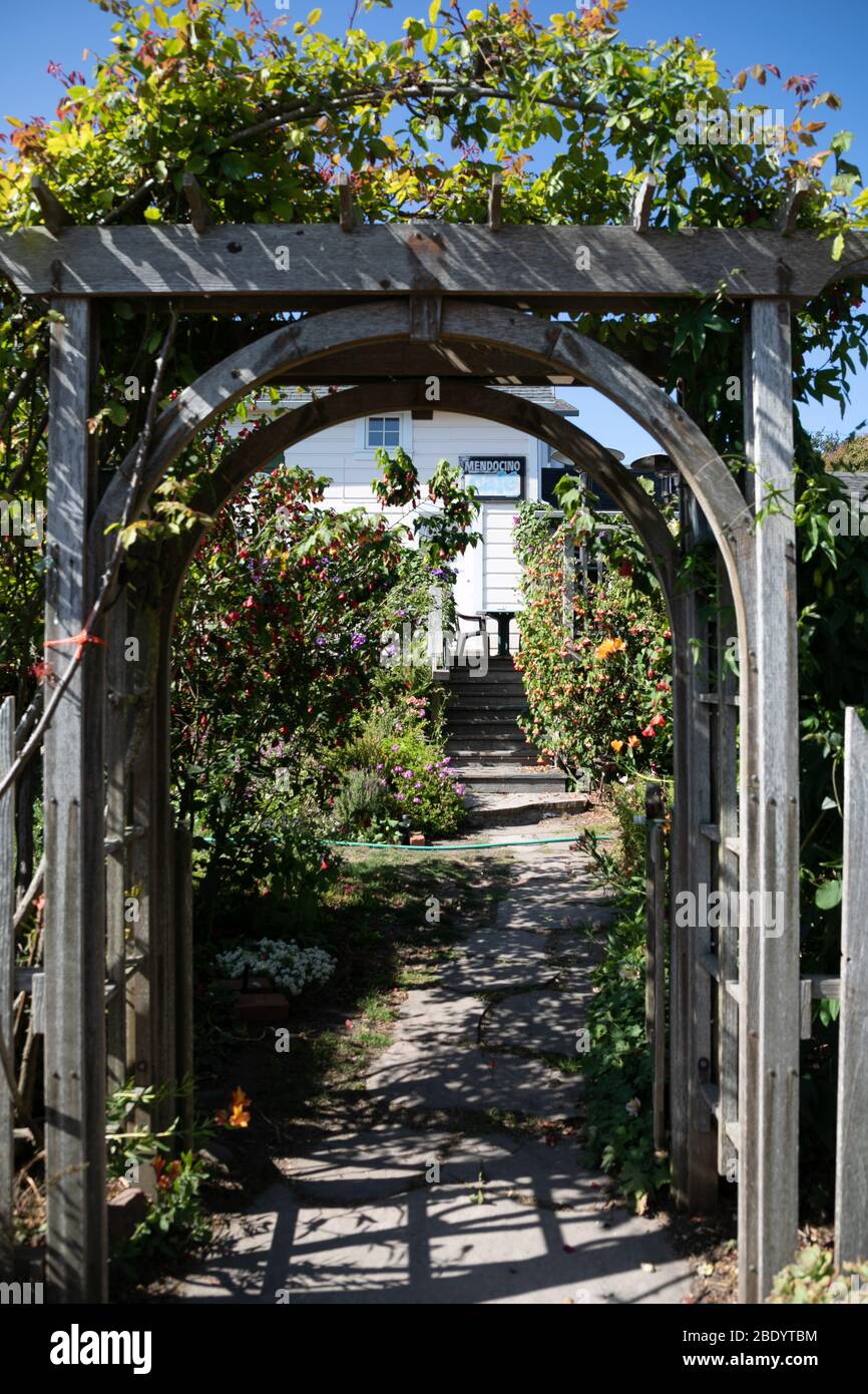 Garden arbor hi-res stock photography and images - Alamy